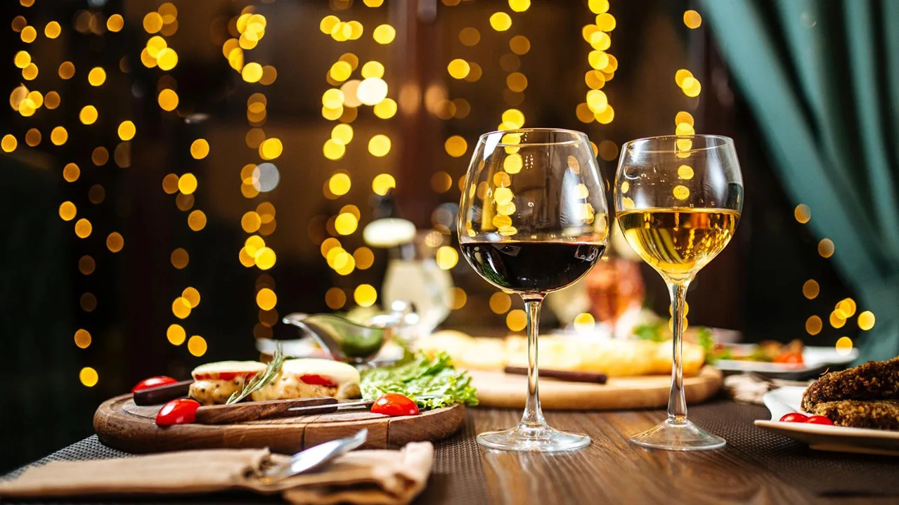 12 restaurant holiday promotions to gear up for the season